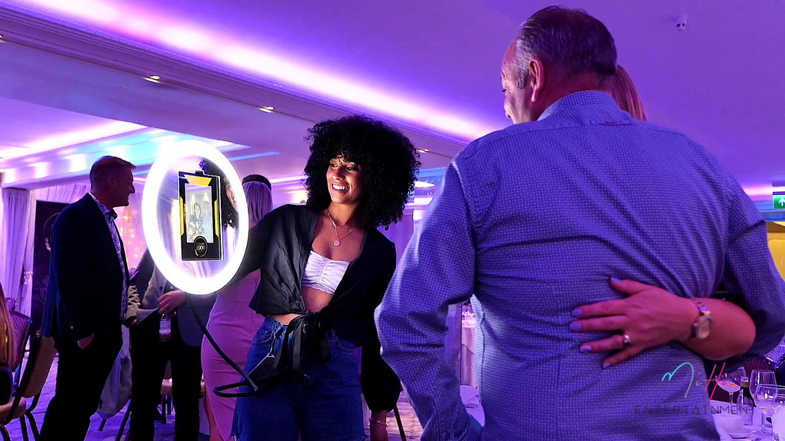 How to Set Up a Roaming Photo Booth | Honcho