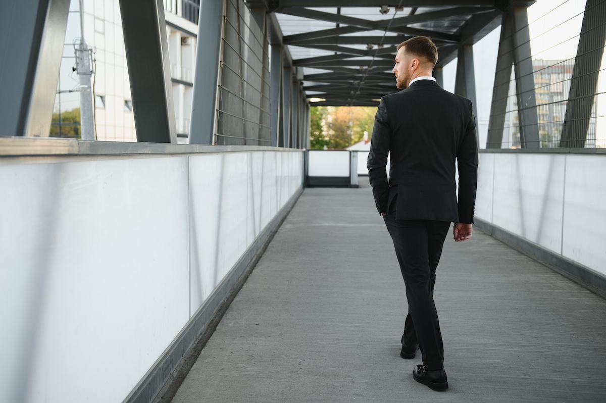 How to Pose Males in Photoshoots: 30+ Best Male Model Poses | Honcho