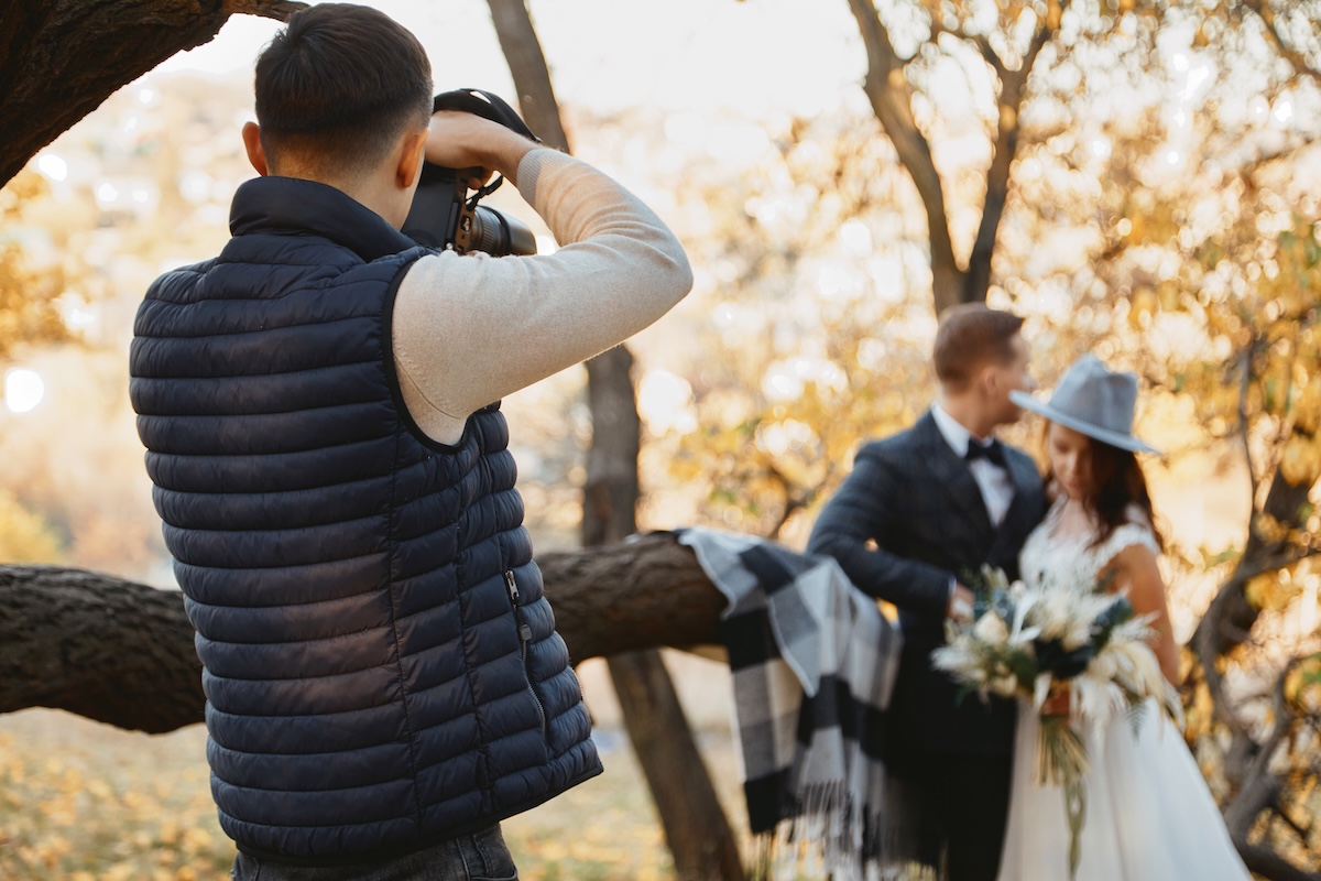 How to Pose Wedding Couples: 30+ Poses to Inspire You | Honcho