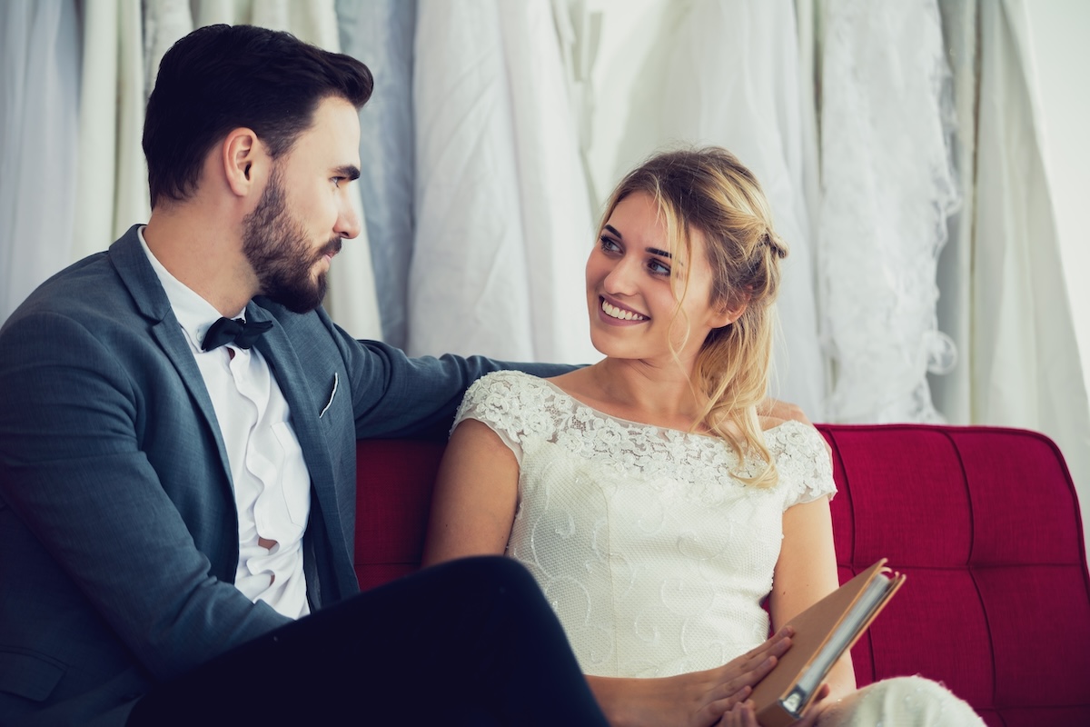 How to Pose Wedding Couples: 30+ Poses to Inspire You | Honcho