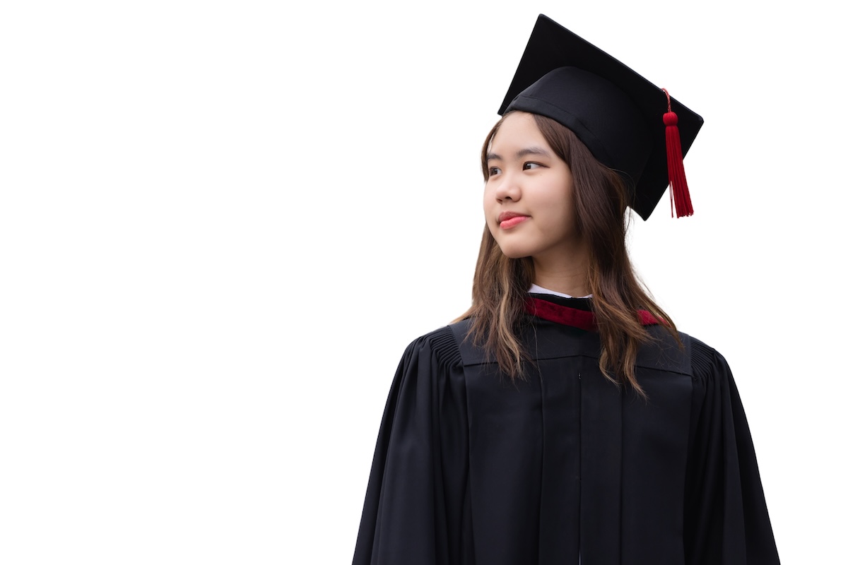 70+ Graduation Photo Ideas, Poses and Tips for Stunning Shots | Honcho