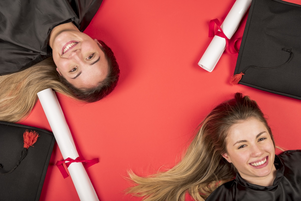 70+ Graduation Photo Ideas, Poses and Tips for Stunning Shots | Honcho
