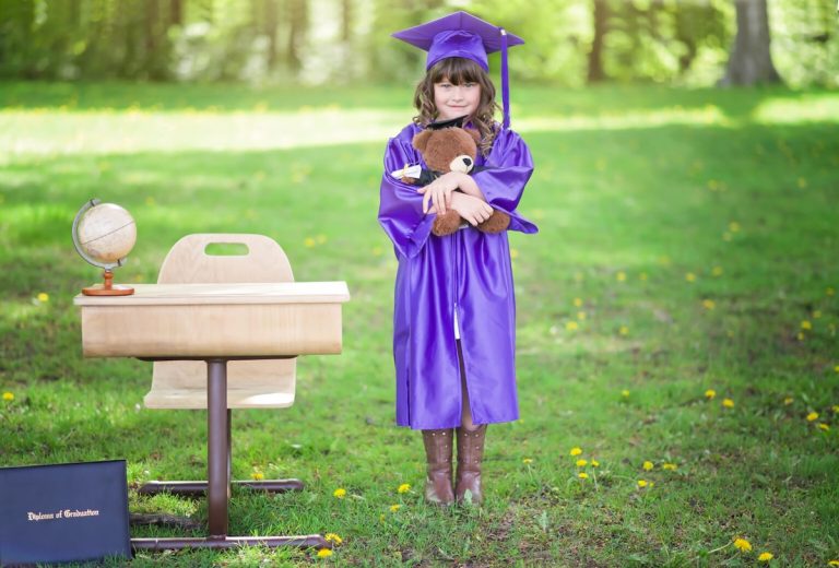 70+ Graduation Photo Ideas, Poses and Tips for Stunning Shots | Honcho
