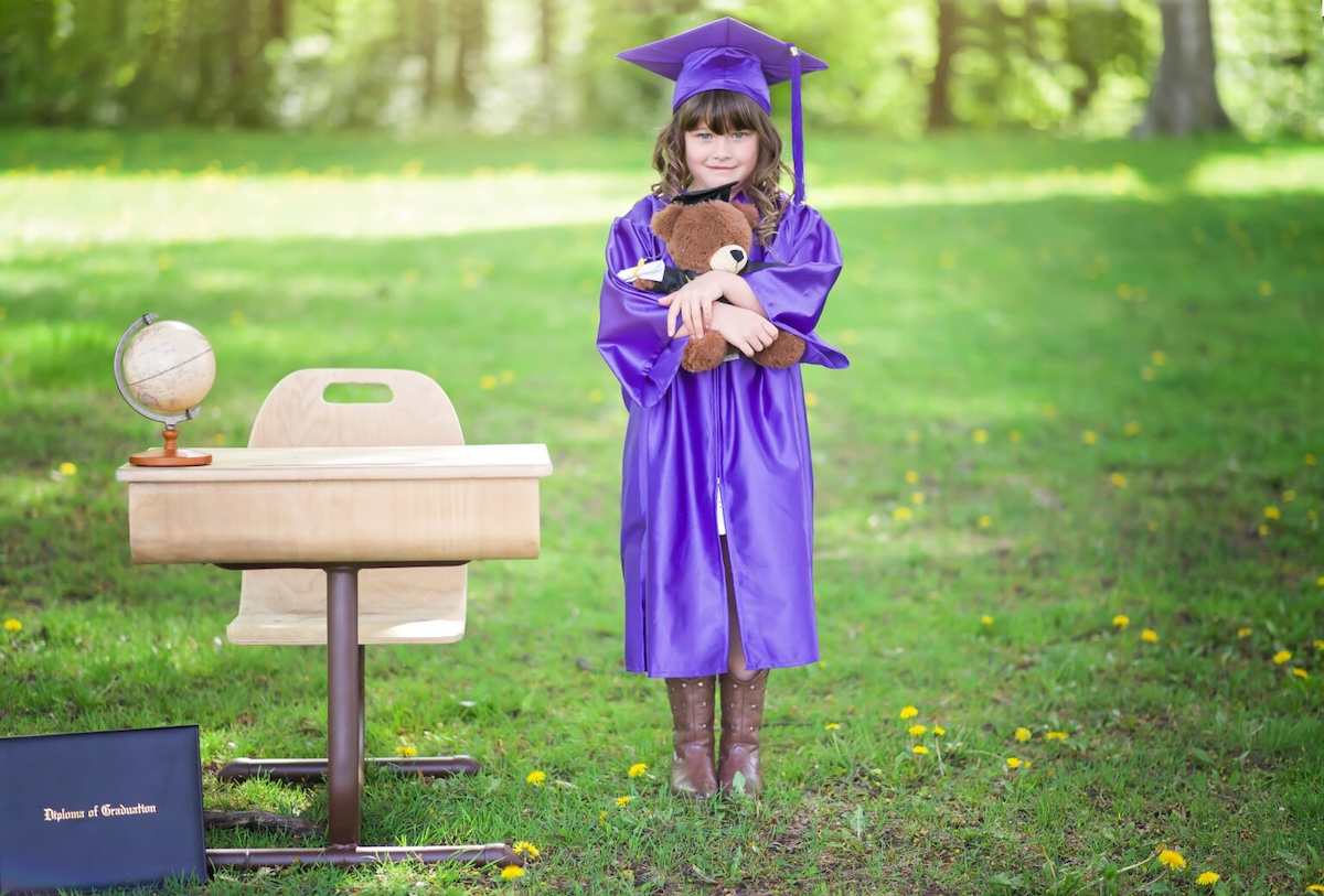 70+ Graduation Photo Ideas, Poses and Tips for Stunning Shots | Honcho