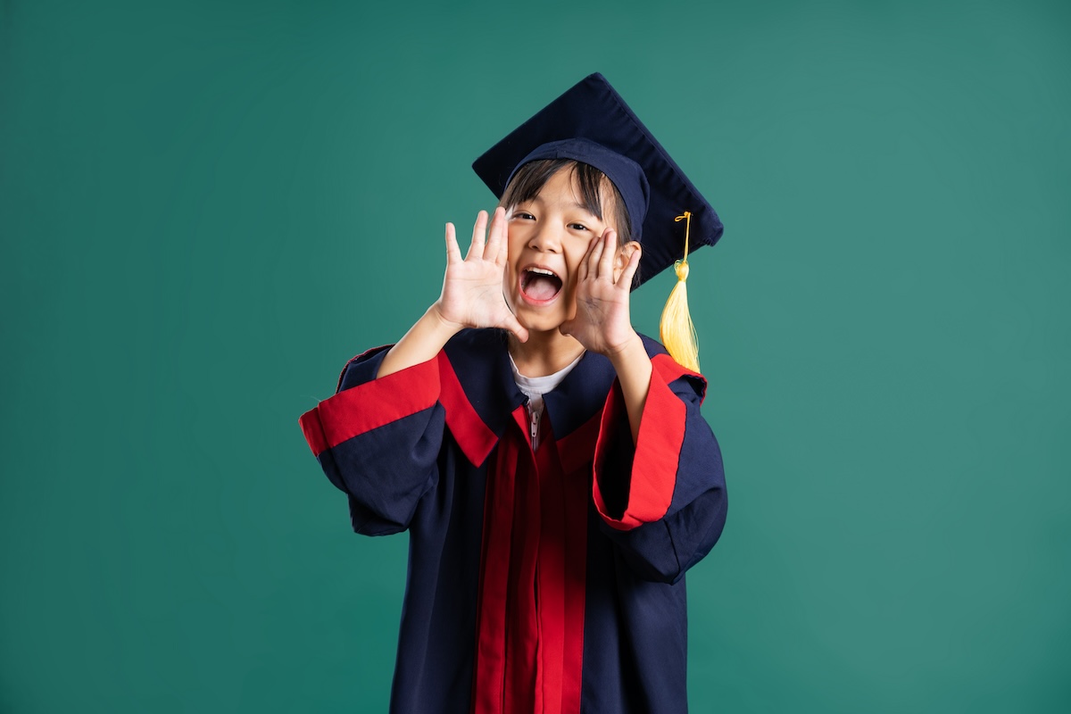 70+ Graduation Photo Ideas, Poses and Tips for Stunning Shots | Honcho