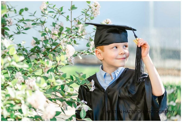 70+ Graduation Photo Ideas, Poses and Tips for Stunning Shots | Honcho