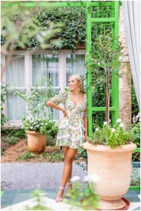 70+ Senior Picture Ideas, Poses and Tips for Stunning Portraits | Honcho