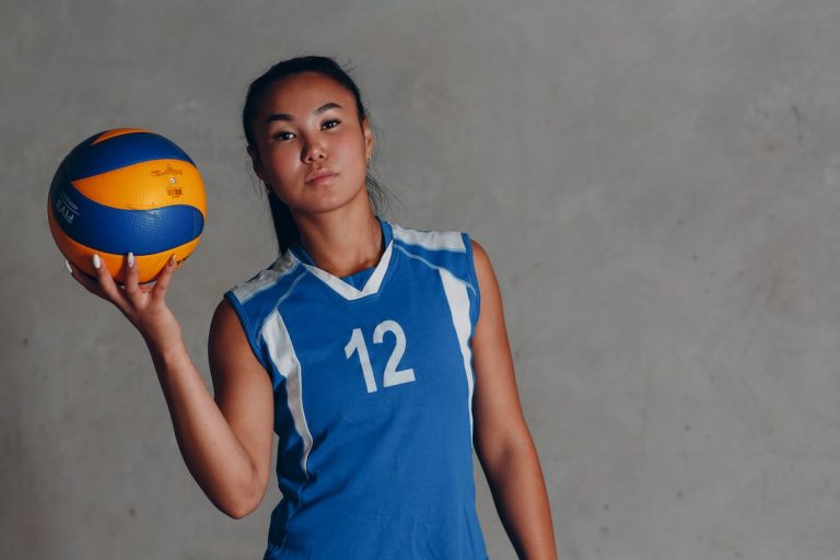 30+ Volleyball Photo Poses, Ideas and Tips for the Perfect Photoshoot ...