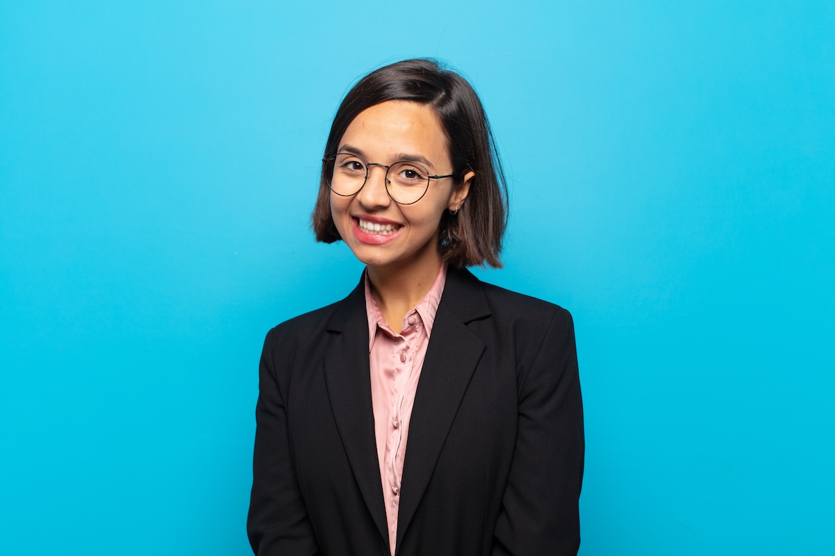 30 Professional Headshot Poses to Showcase Confidence and Personality ...
