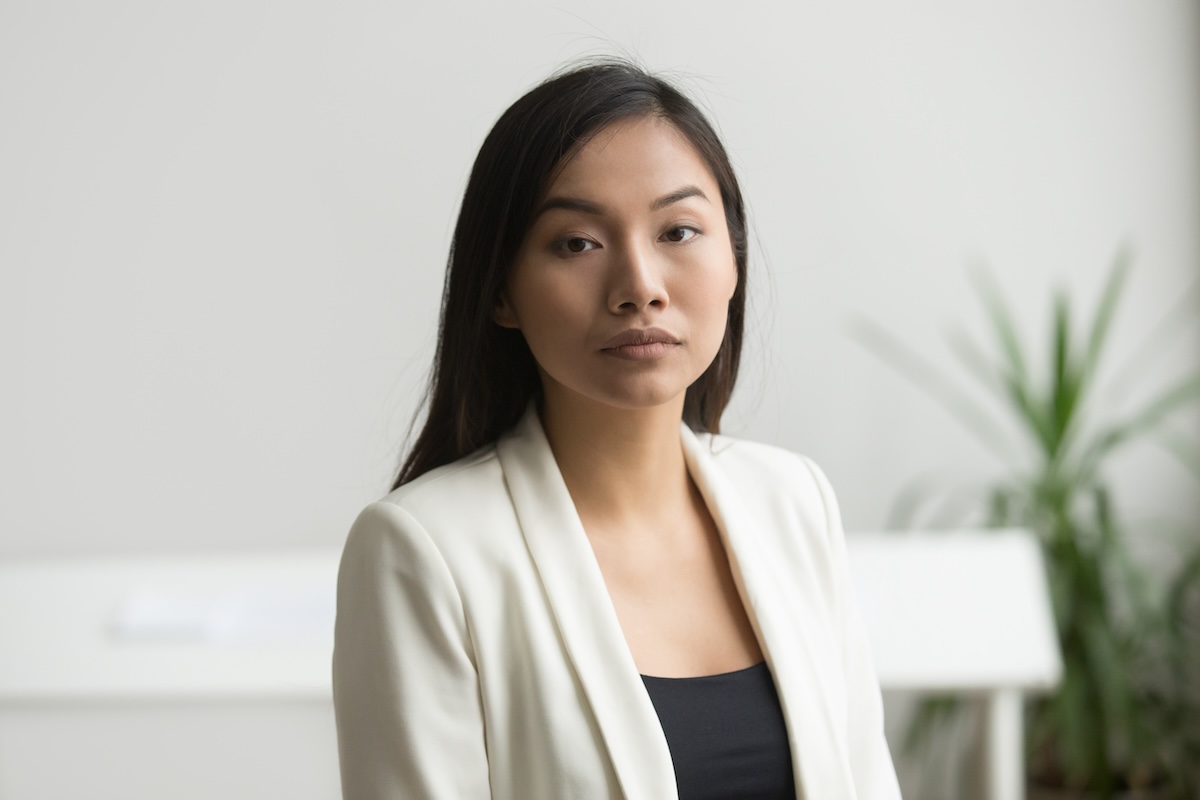 30 Professional Headshot Poses to Showcase Confidence and Personality ...