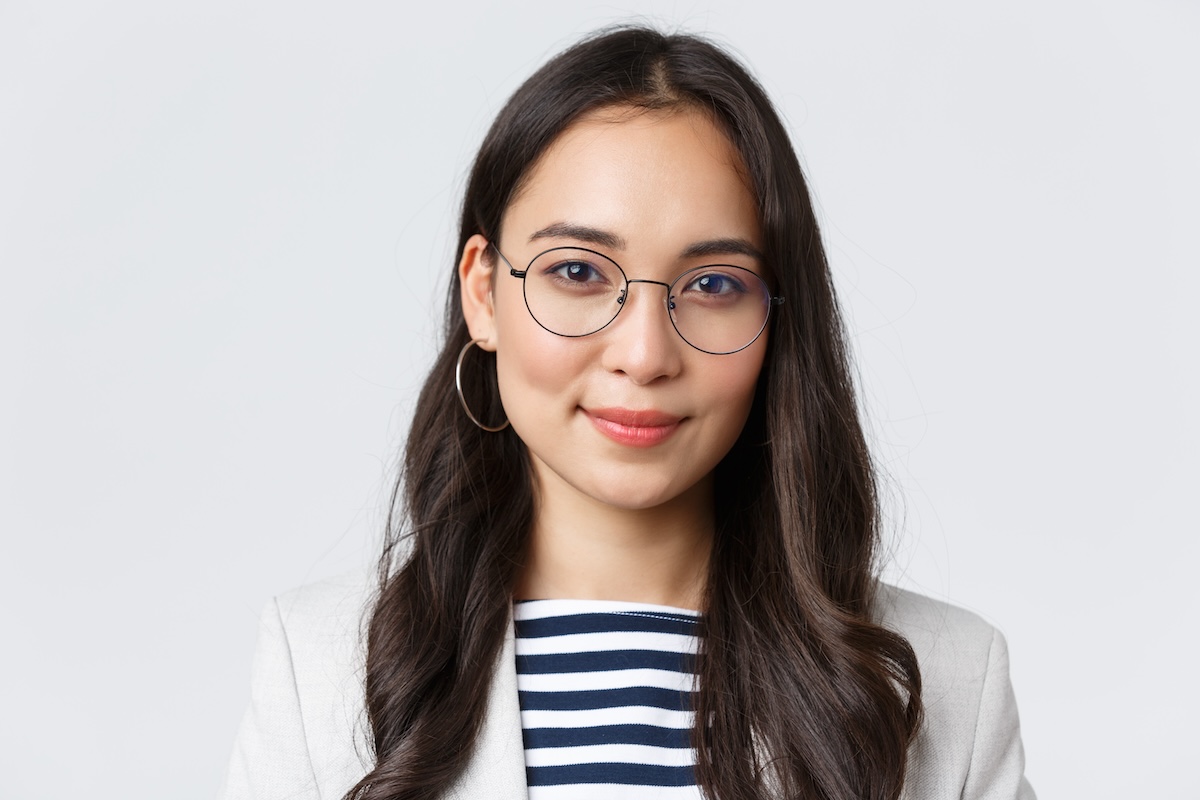 30 Professional Headshot Poses to Showcase Confidence and Personality ...