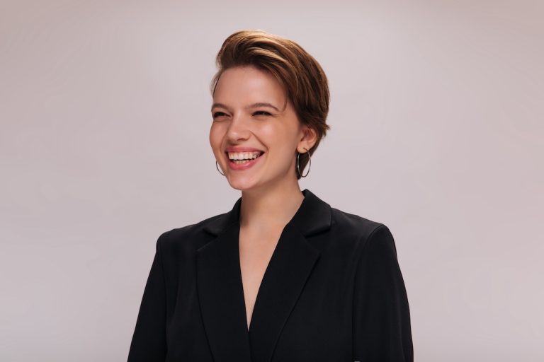 30 Professional Headshot Poses to Showcase Confidence and Personality ...