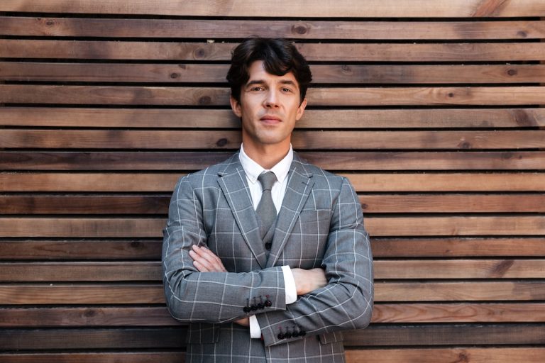 30 Professional Headshot Poses to Showcase Confidence and Personality ...