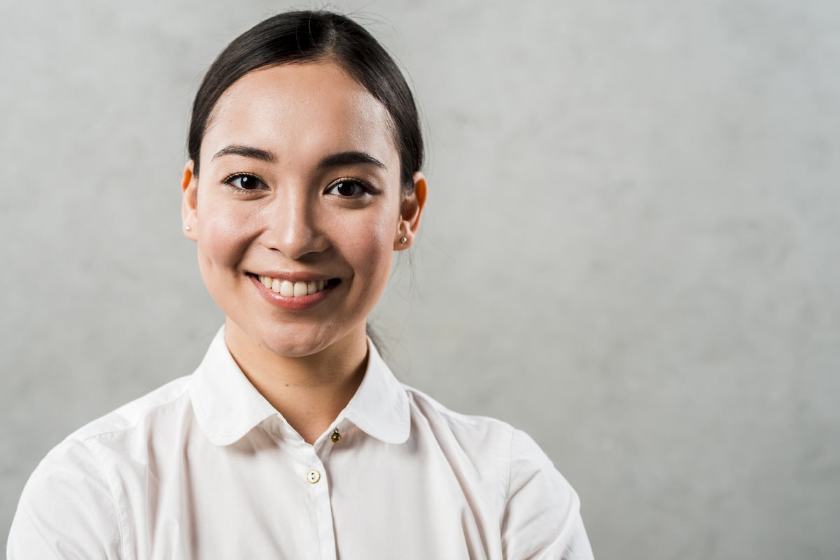 30 Professional Headshot Poses to Showcase Confidence and Personality ...
